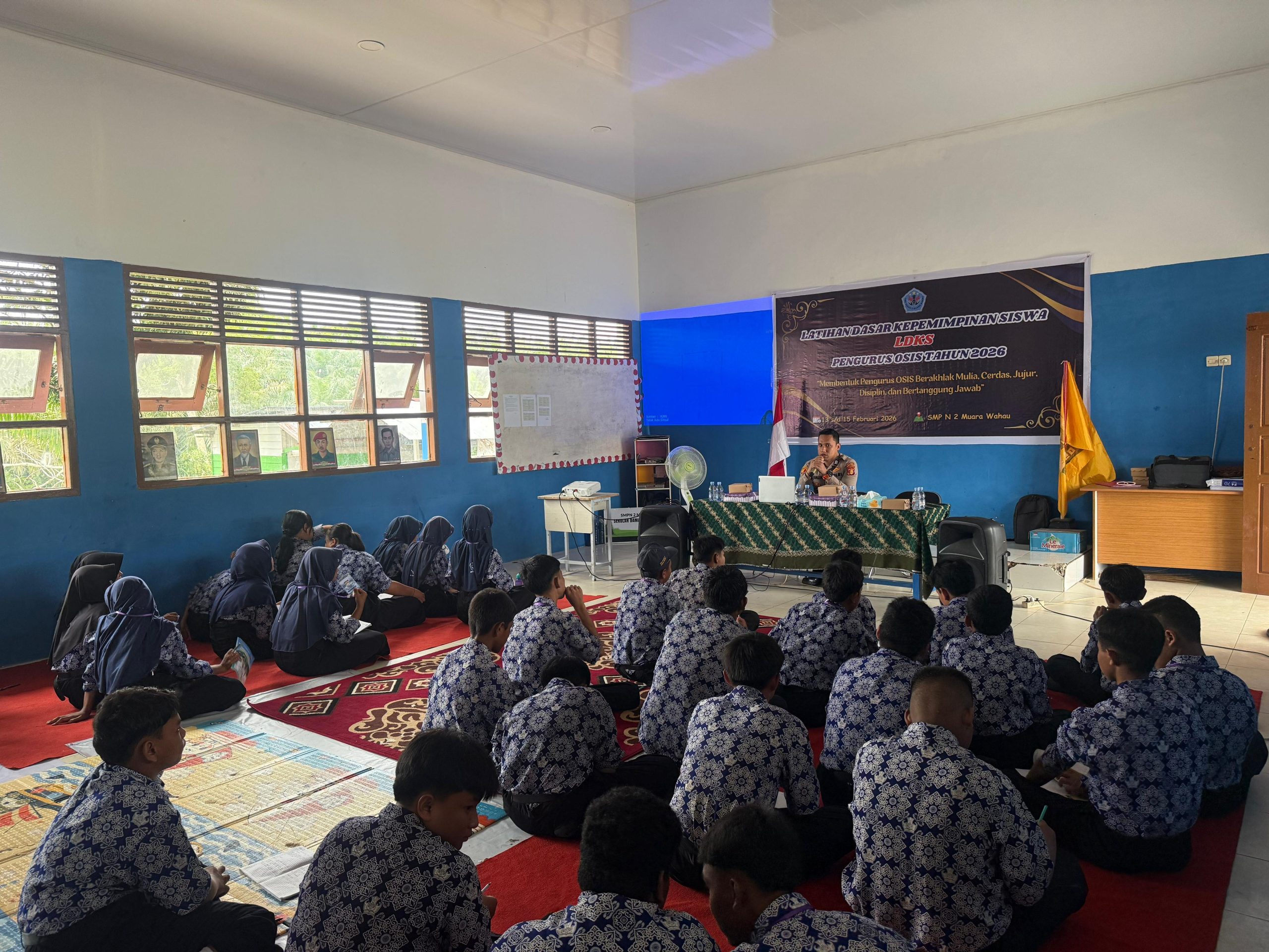 POLSEK MUARA WAHAU BERIKAN MATERI LDK OSIS DI SMP NEGERI 2 MUARA WAHAU ...