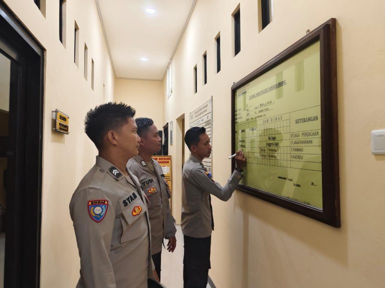 kegiatan pengisian dan pembaruan tabel jadwal piket - Tribrata Kutai Timur